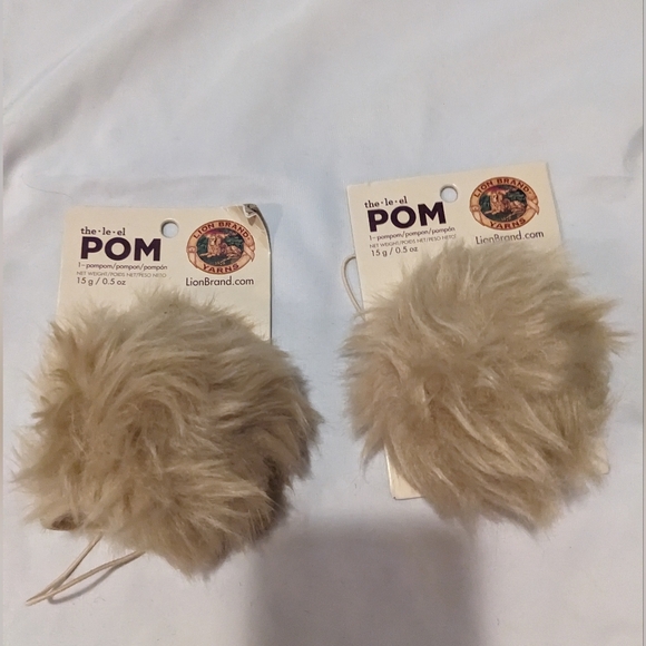lionbrand | Other | New Lion Brand Cream Le Le Pom | Poshmark